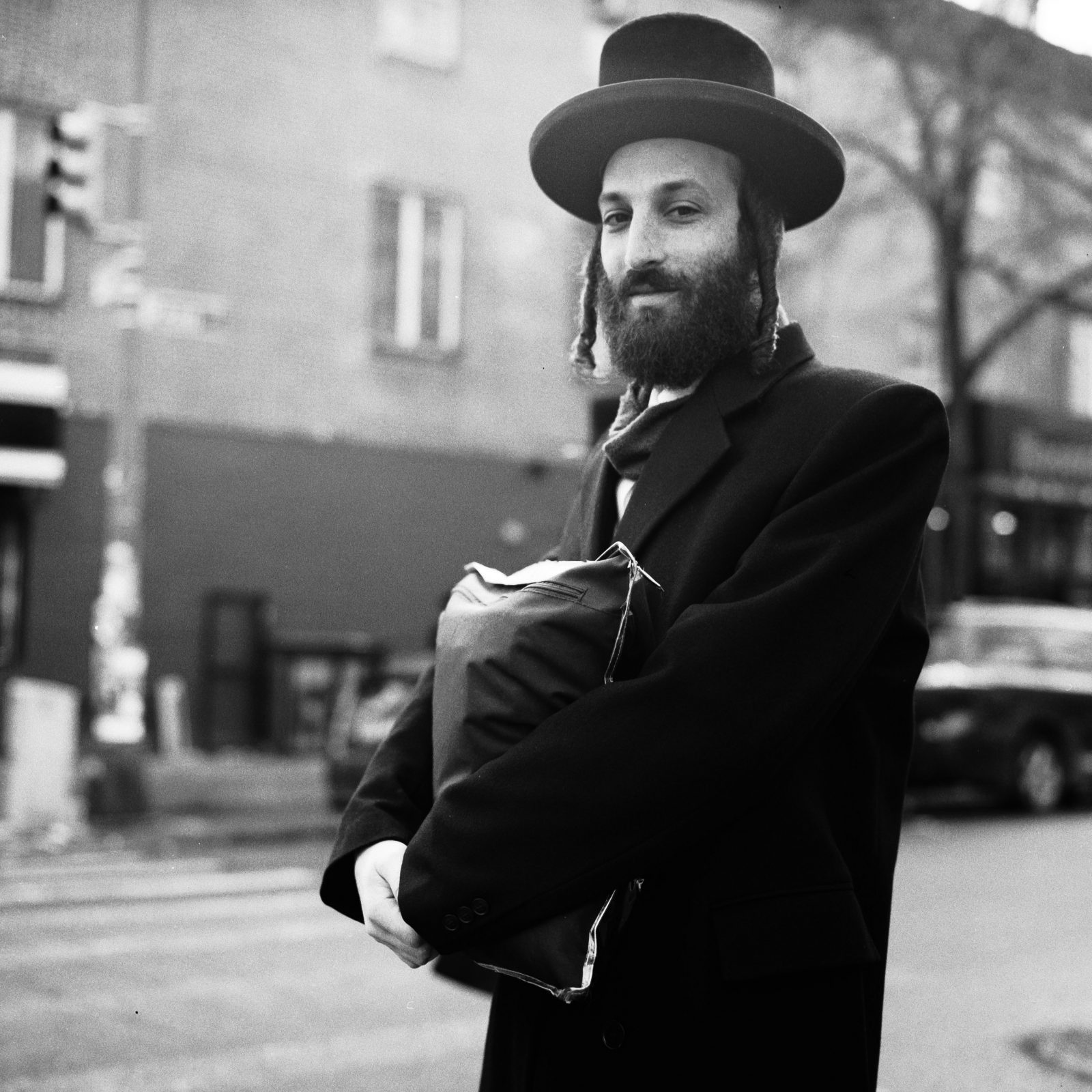 An 'outsider' photographs Brooklyn's Hasidic community - BKMAG