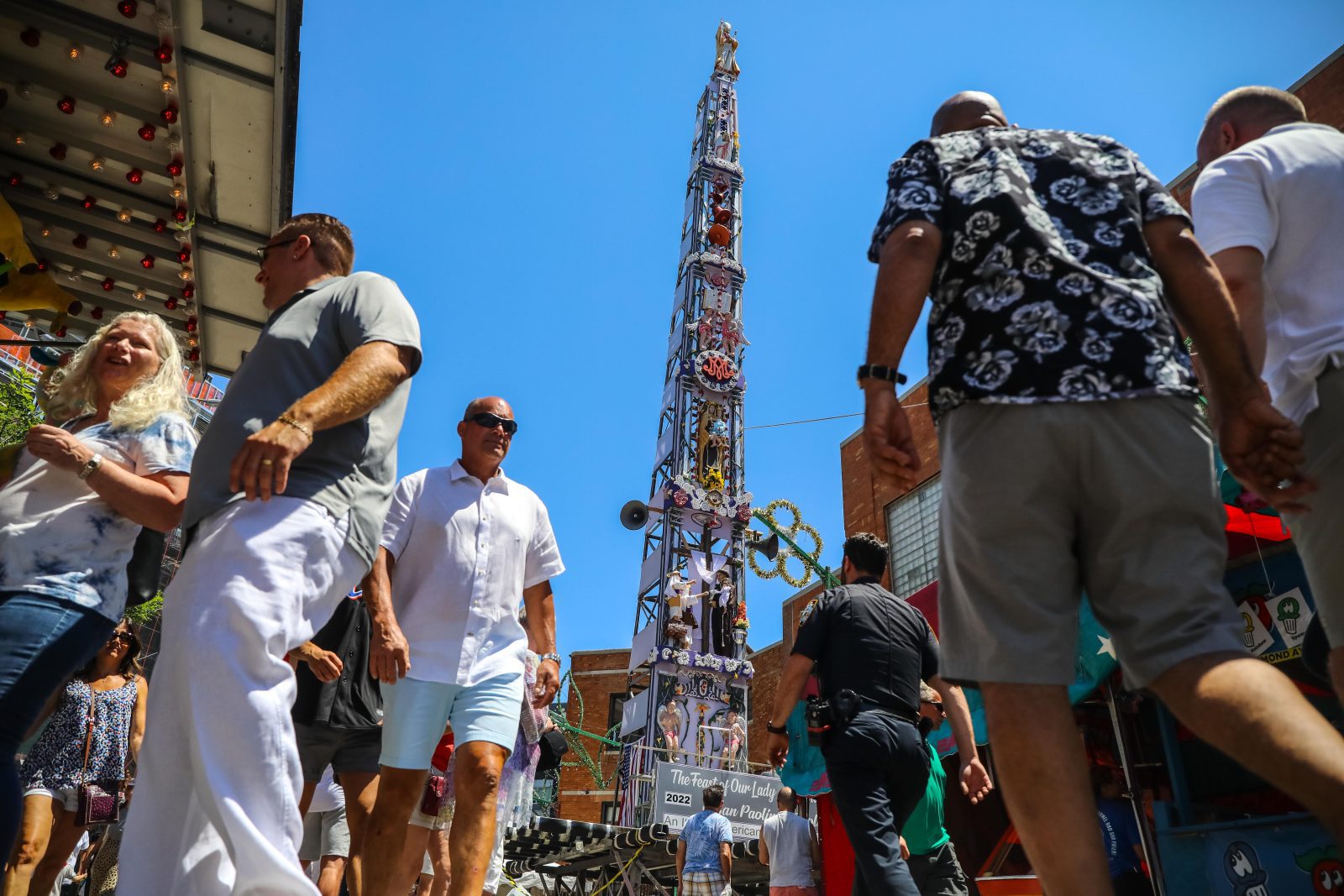 Scenes from Williamsburg's chaotic, joyous Giglio lift - BKMAG