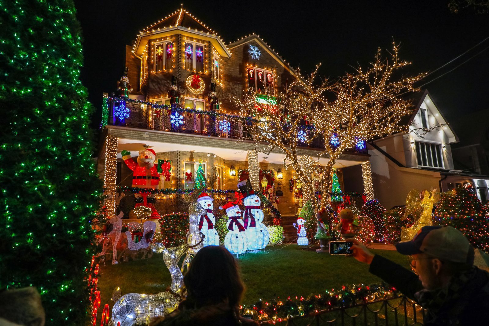 Scenes from the 2022 Dyker Heights Christmas Lights celebration - BKMAG