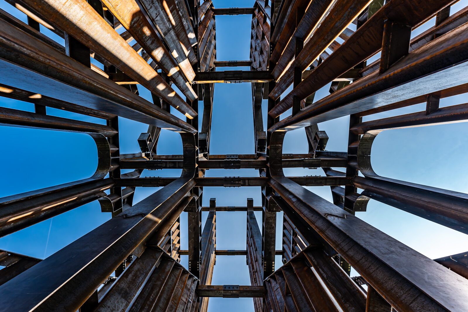 A massive sculpture at Brooklyn Bridge Park forces a dialogue around ...