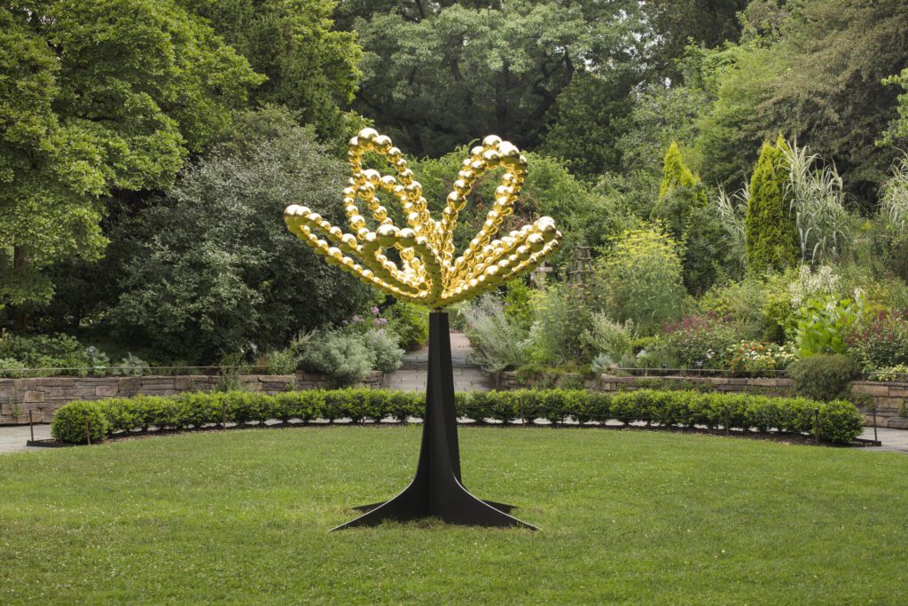 New flower sculptures at the Botanic Garden hypnotize and inspire - BKMAG