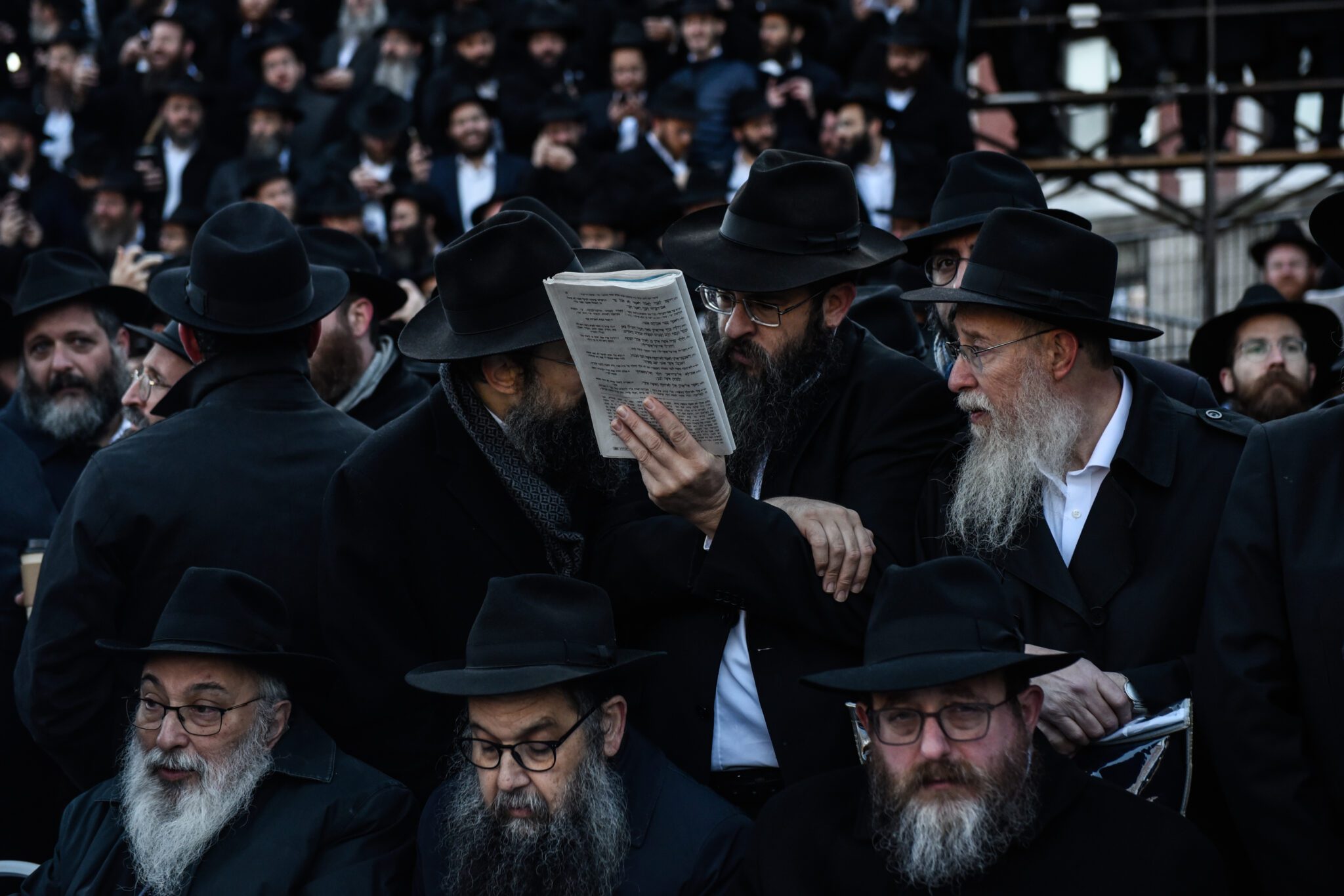 Scenes from the Chabad Lubavitch annual group portrait - BKMAG