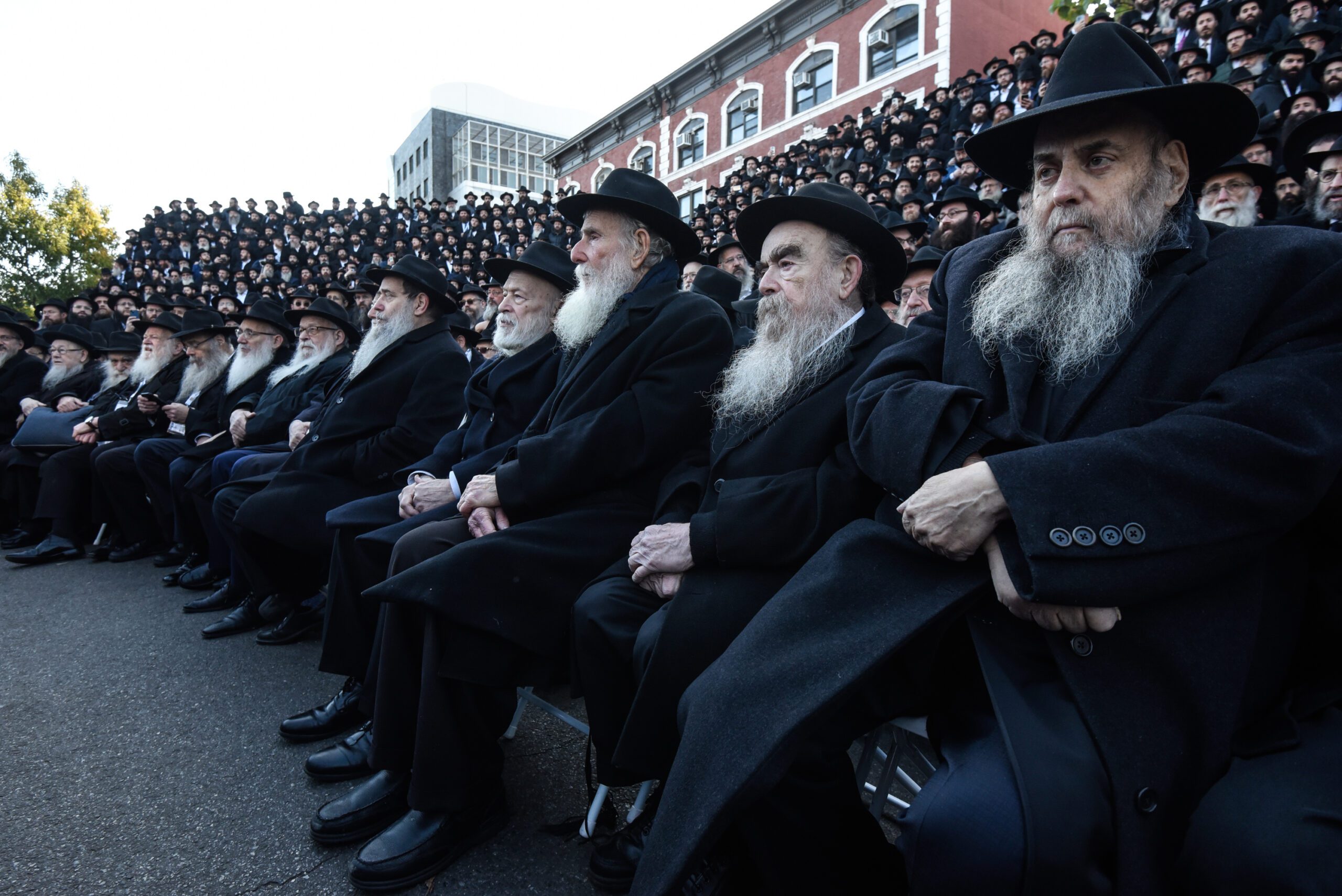Scenes from the Chabad Lubavitch annual group portrait - BKMAG