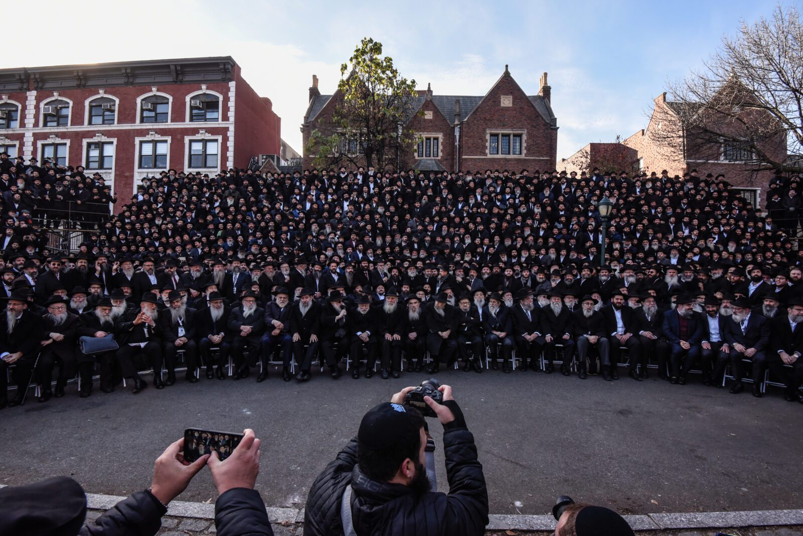 Scenes from the Chabad Lubavitch annual group portrait - BKMAG
